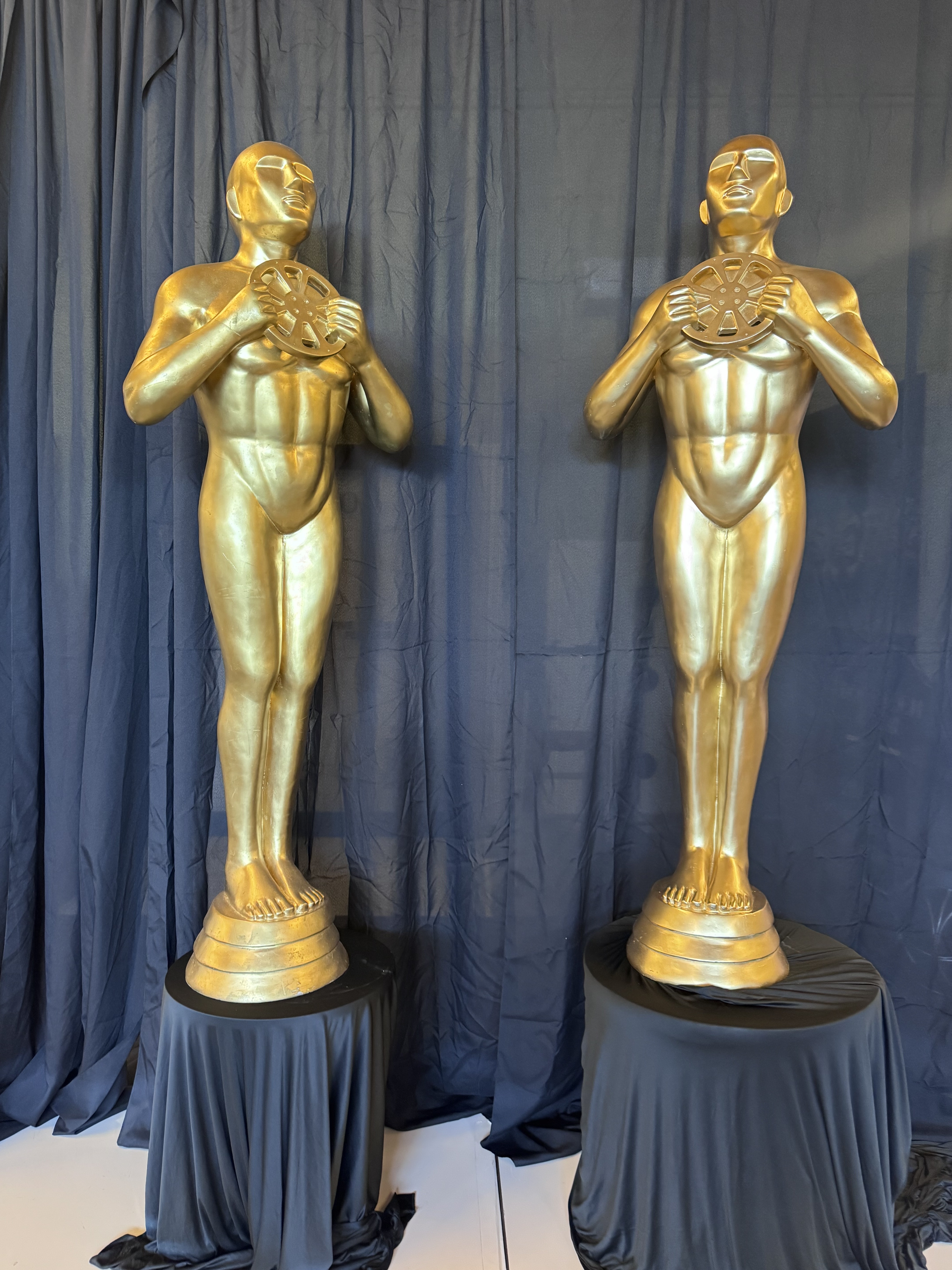 oscar statuette