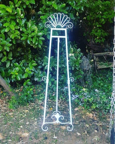 JCP15 Steel Easel | Dazzling Props