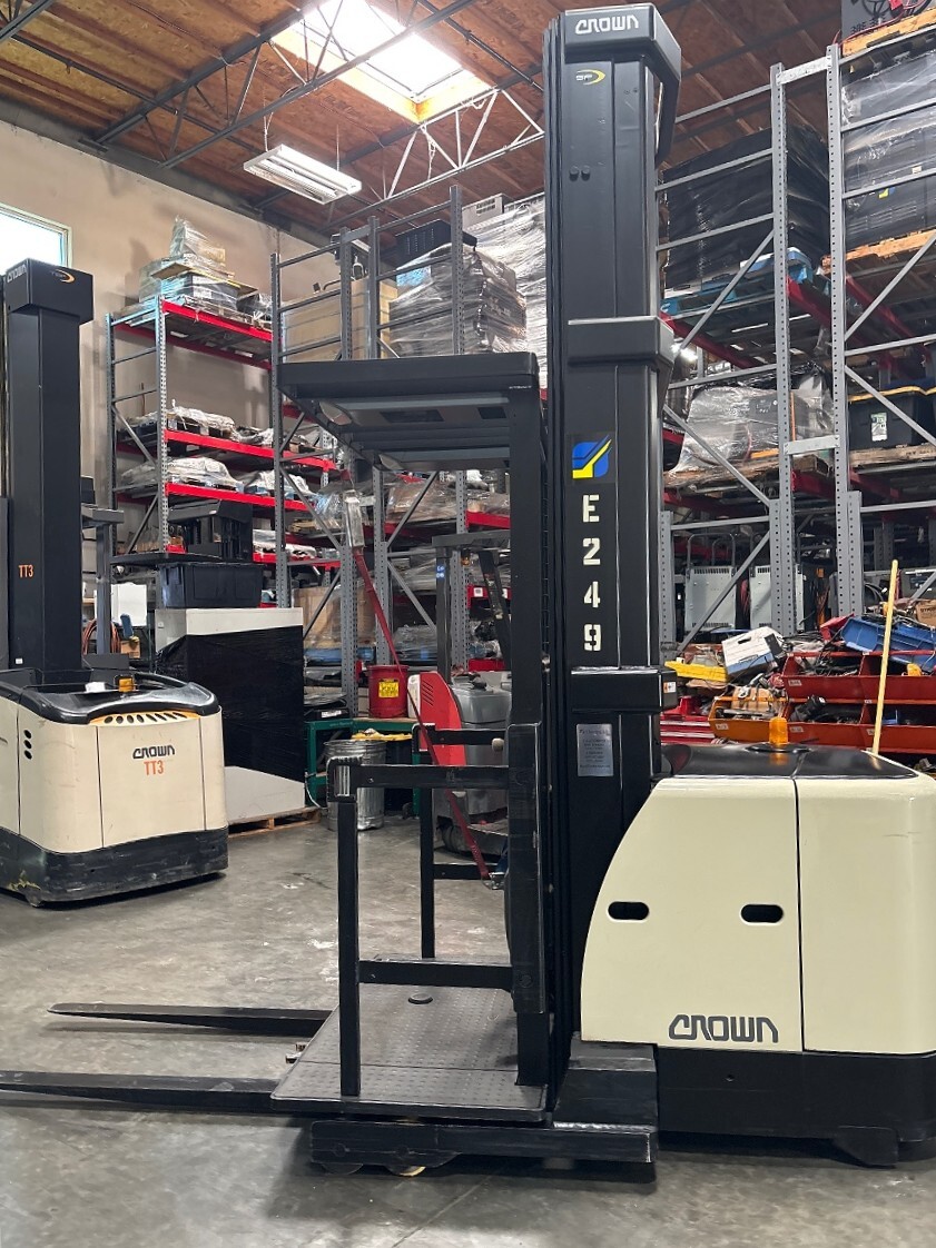 Crown Order Picker 294' Lift Height | Electrolift - Forklift Rentals ...