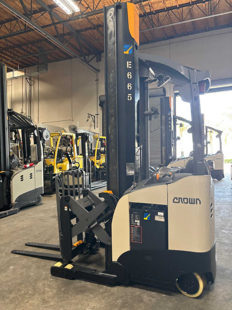 Crown Single Reach 300' Lift Height | Electrolift - Forklift Rentals ...