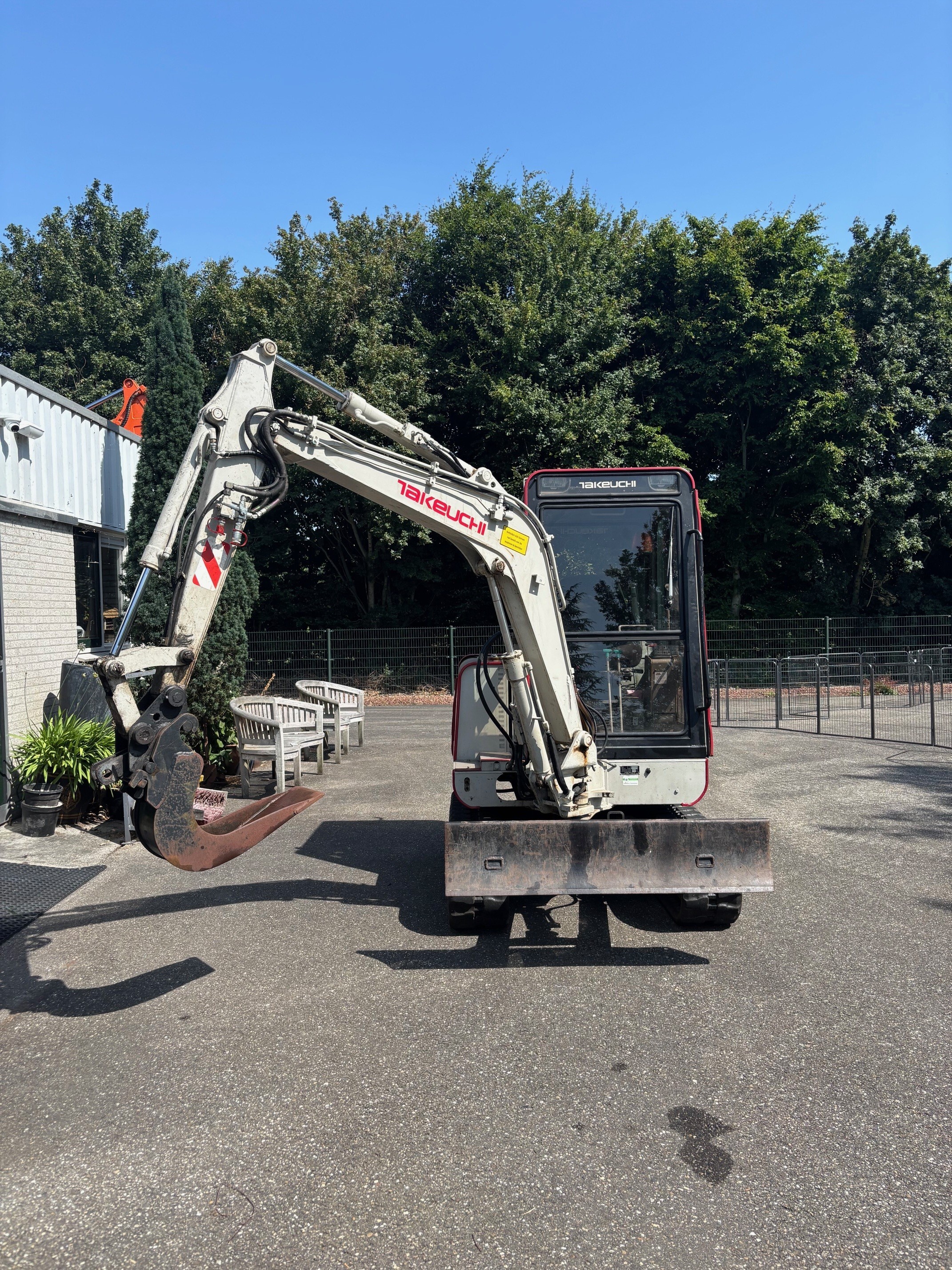 Minigraver Takeuchi TB025 | J.N.T. van Akkeren - Rental and Trading