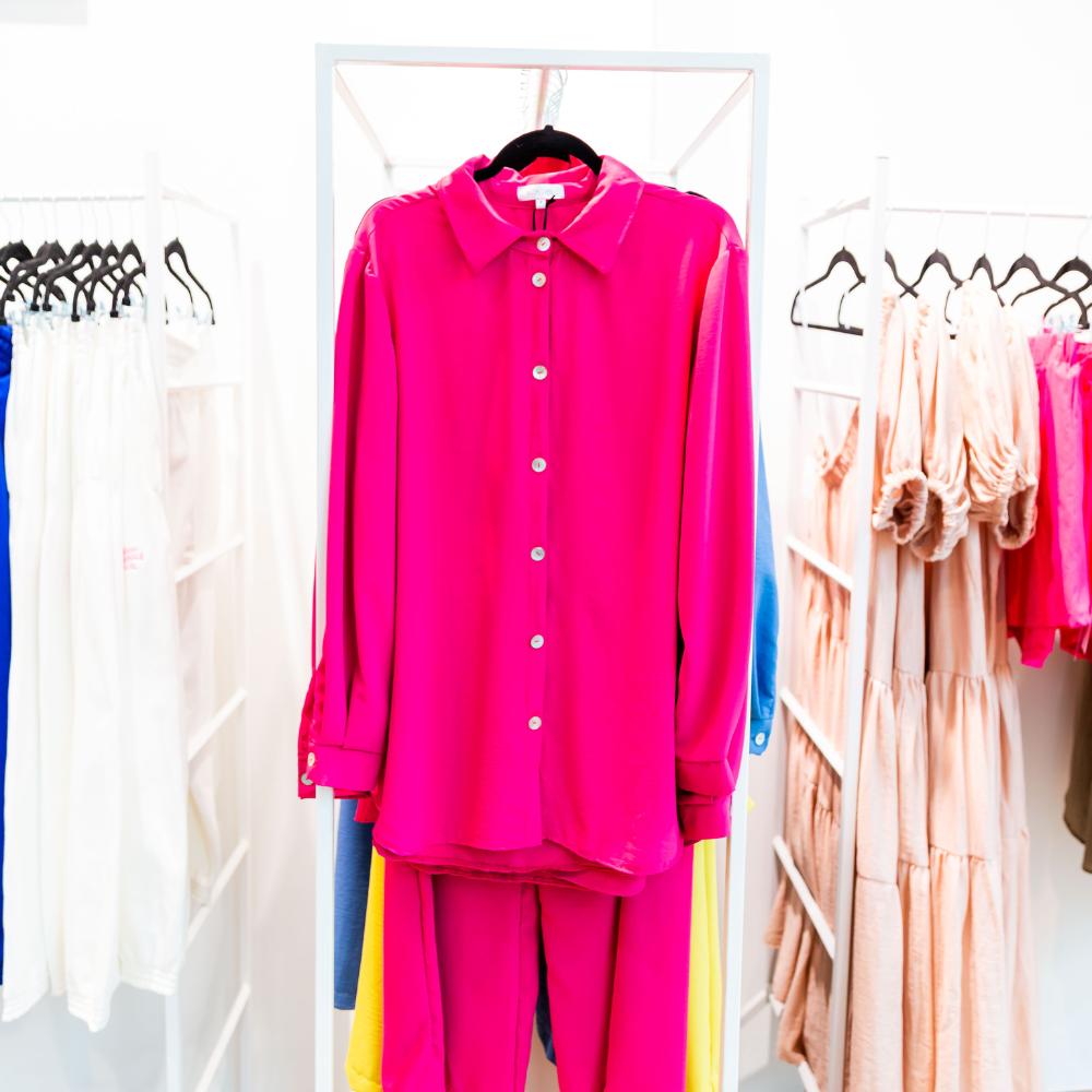Front Facing Fashion Box | Rent a Pop-Up Kit