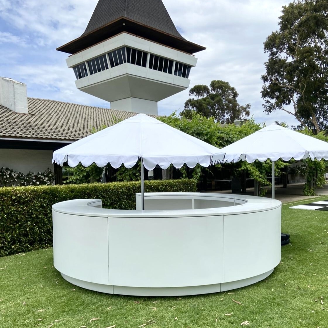 circular garden bar