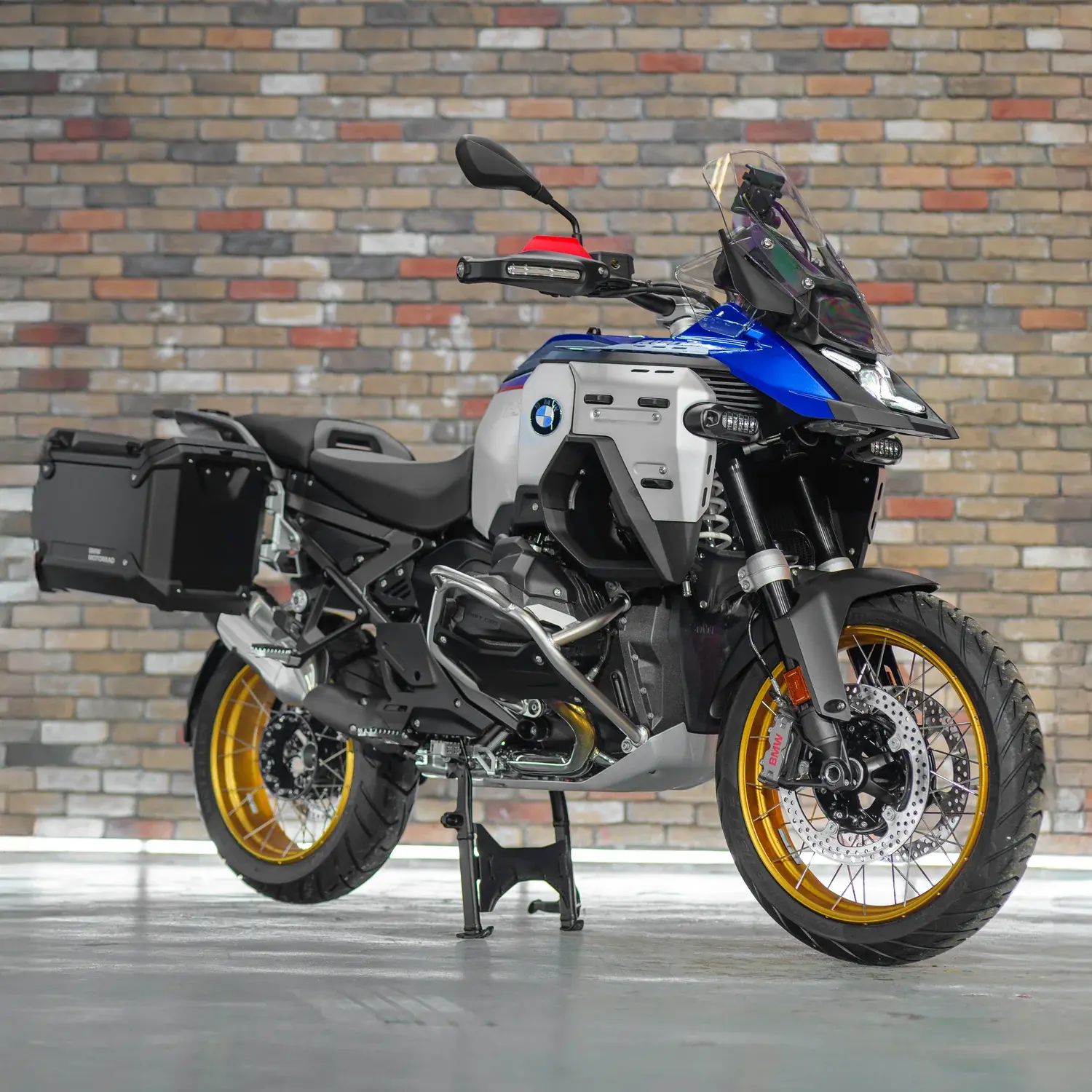 BMW R1300 GSA TROPHY | Rentals | Tours | Dubai | BMW Models | Oman