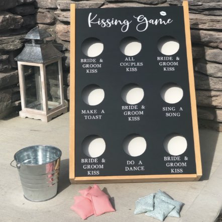 Kissing Game | BOXWOOD EVENTS LTD.